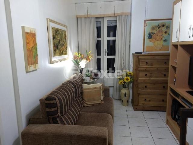 Apartamento em condomínio com 1 dormitórios em Porto Alegre