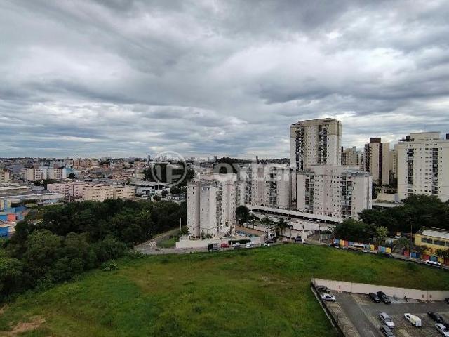 Apartamento em condomínio com 2 dormitórios em São Paulo