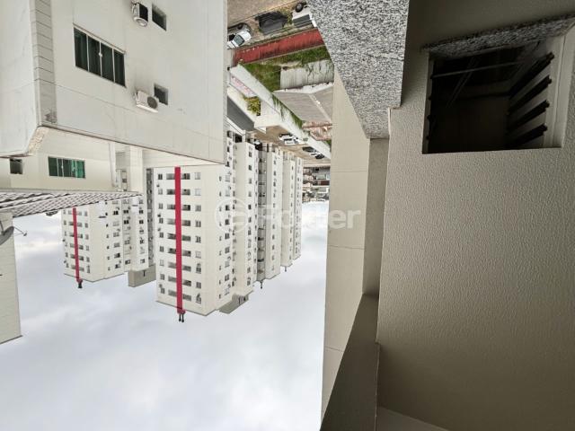 Apartamento em condomínio com 2 dormitórios em Palhoça