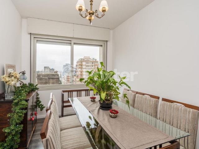 Apartamento em condomínio com 2 dormitórios em Porto Alegre