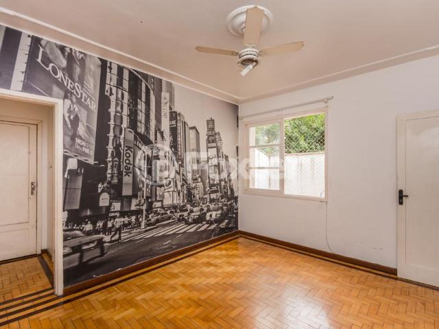Apartamento em condomínio com 2 dormitórios em Porto Alegre