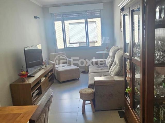 Apartamento em condomínio com 2 dormitórios em Porto Alegre
