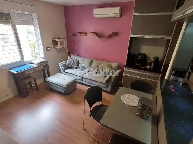 Apartamento em condomínio com 2 dormitórios em Porto Alegre