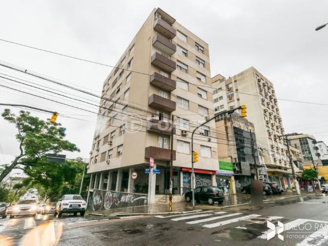 Apartamento em condomínio com 2 dormitórios em Porto Alegre