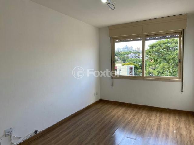 Apartamento em condomínio com 2 dormitórios em Porto Alegre