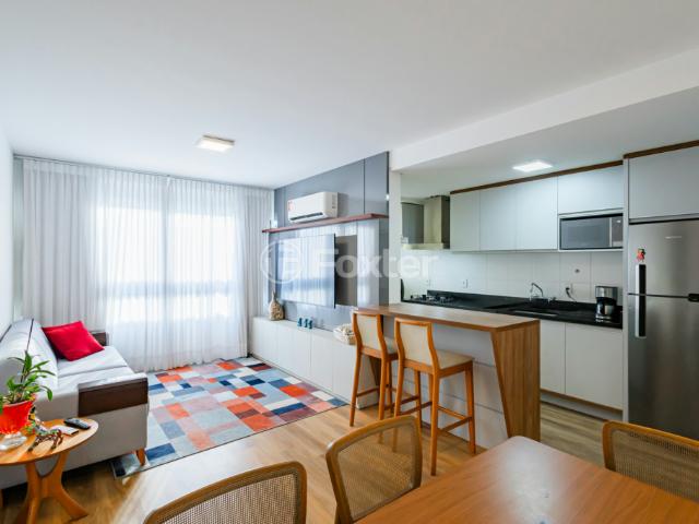 Apartamento em condomínio com 2 dormitórios em Porto Alegre