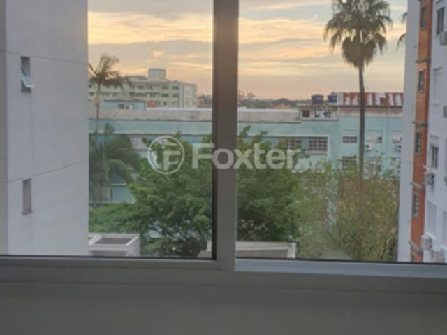 Apartamento em condomínio com 2 dormitórios em Porto Alegre