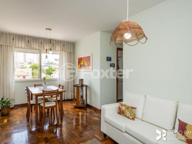 Apartamento em condomínio com 2 dormitórios em Porto Alegre