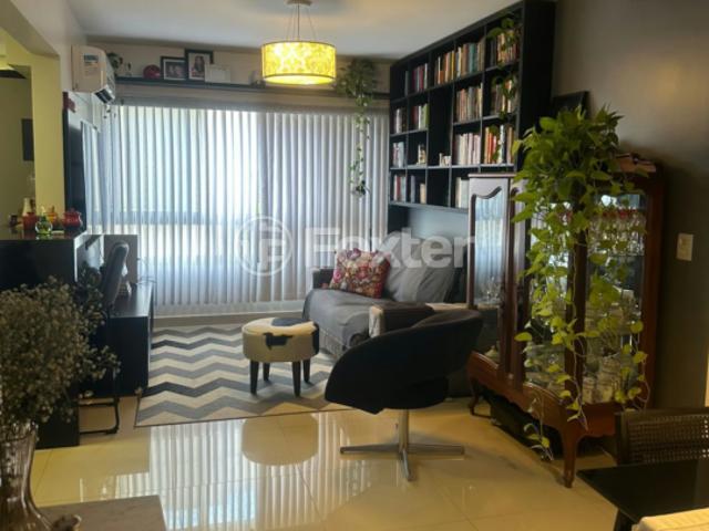 Apartamento em condomínio com 2 dormitórios em Porto Alegre