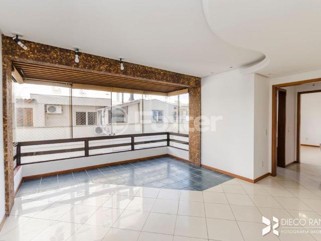 Apartamento em condomínio com 2 dormitórios em Porto Alegre
