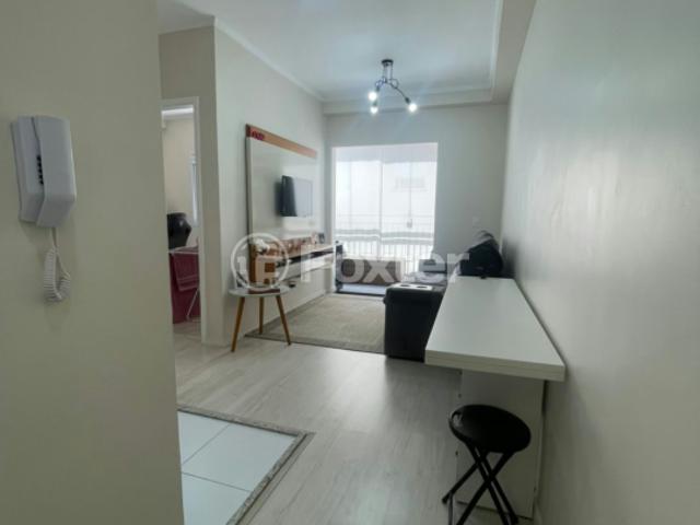 Apartamento em condomínio com 2 dormitórios em São Paulo