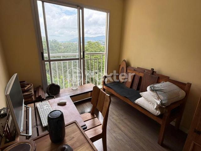 Apartamento em condomínio com 2 dormitórios em São Paulo