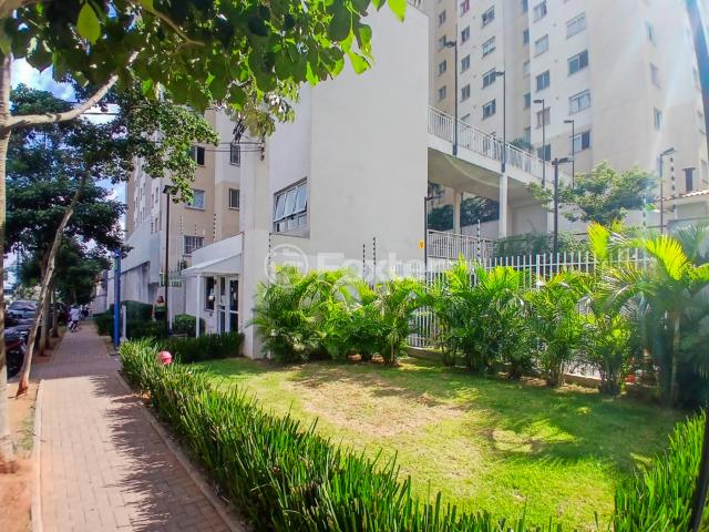 Apartamento em condomínio com 2 dormitórios em São Paulo