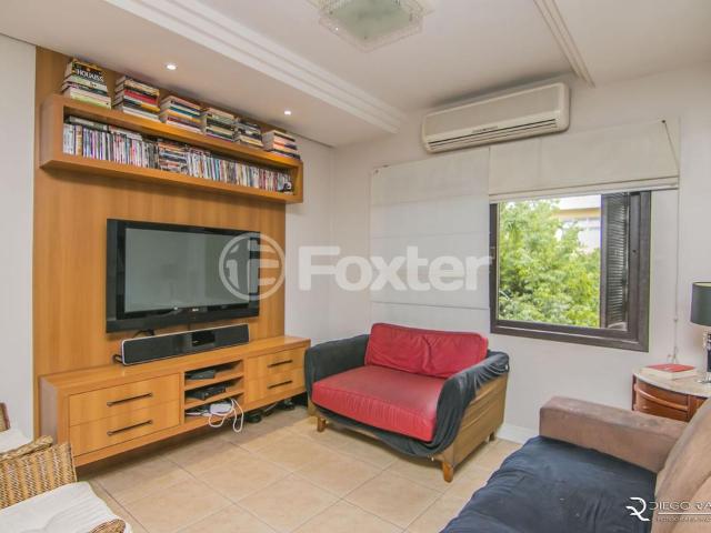 Apartamento em condomínio com 3 dormitórios em Porto Alegre