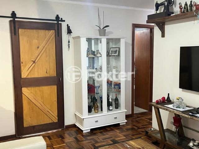 Apartamento em condomínio com 3 dormitórios em Porto Alegre