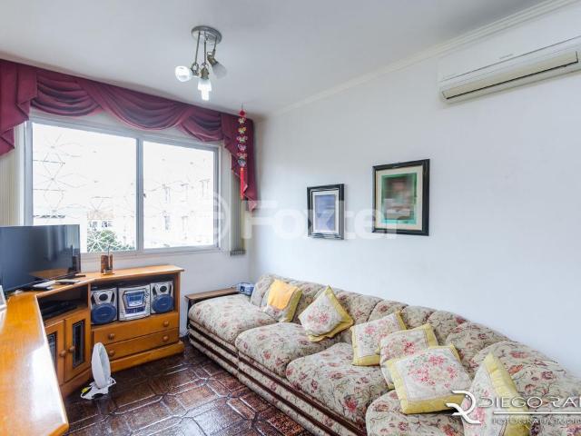 Apartamento em condomínio com 3 dormitórios em Porto Alegre