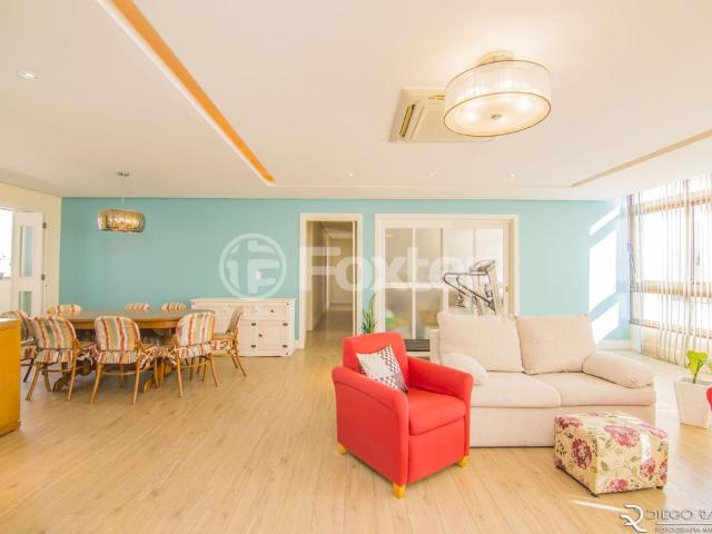 Apartamento em condomínio com 3 dormitórios em Porto Alegre