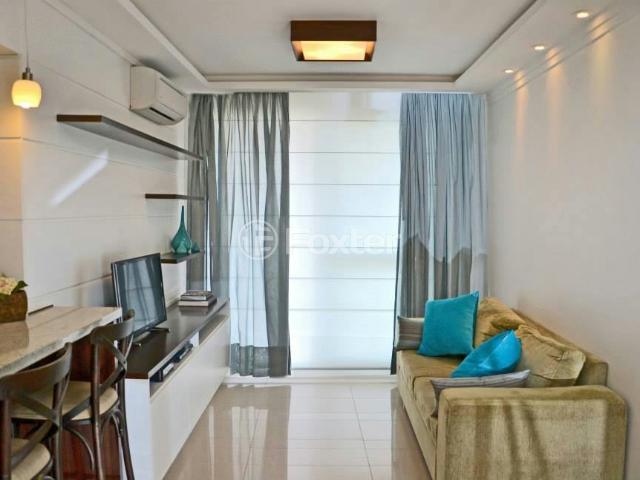 Apartamento em condomínio com 3 dormitórios em Porto Alegre
