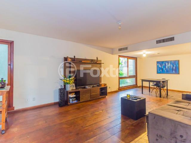 Apartamento em condomínio com 3 dormitórios em Porto Alegre