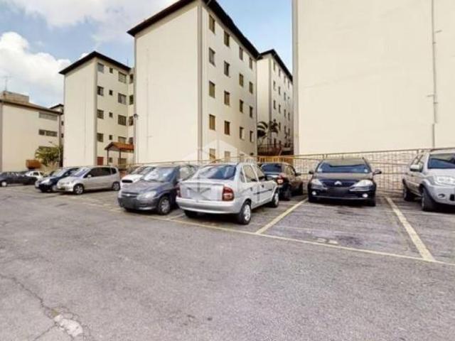 Apartamento em condominio fechado localizado no Parque Casa de Pedras