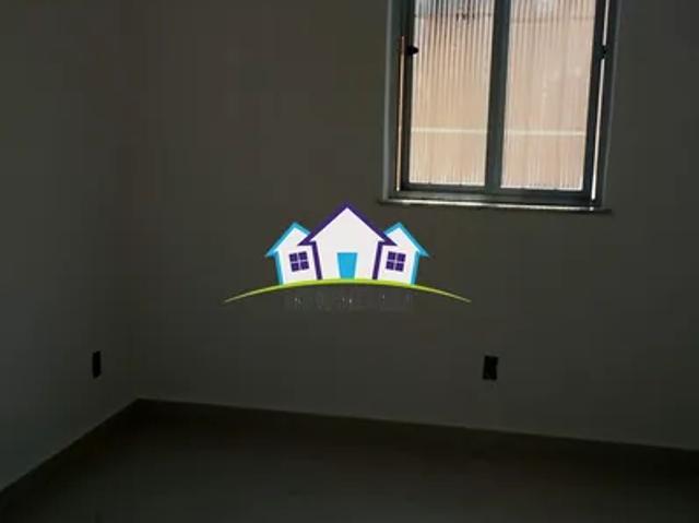Apartamento em condomínio pequeno, TOTALMENTE REFORMADO. Composto de Sala, 2 dormitórios, cozinha, á