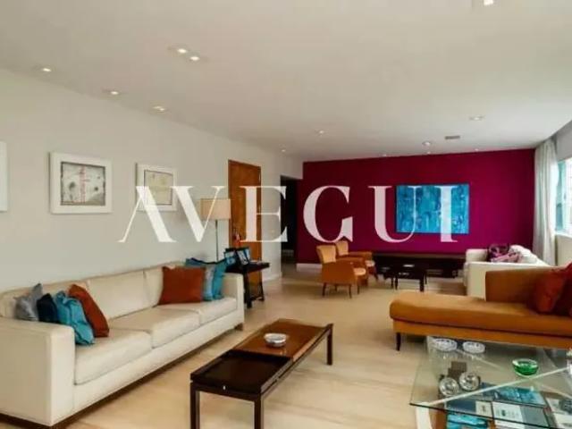Apartamento em Copoacabana, 235m², 4 quartos, suíte e vaga
