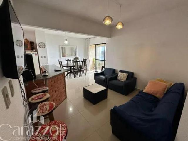 Apartamento em edifício à beira mar