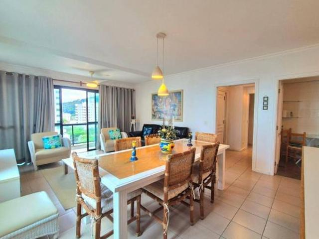 Apartamento em excelete localização a 150 metros da praia das Pitangueiras no Guarujá!