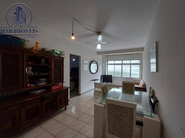 Apartamento em excelente localização a 150 metros da praia das Pitangueiras no Guarujá!