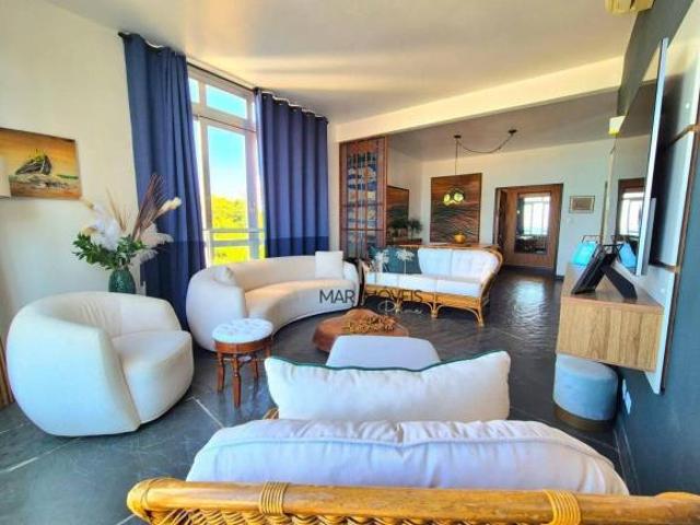 Apartamento em excelente localização frente mar da praia das Pitangueiras no Guarujá!