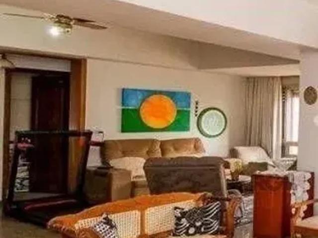 Vendo apartamento no bairro Floresta, em frente ao colégio Marista São Pedro. Com 143,00m2 de área p