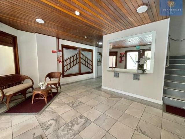 Apartamento em frente à praça Flávio Boianovski