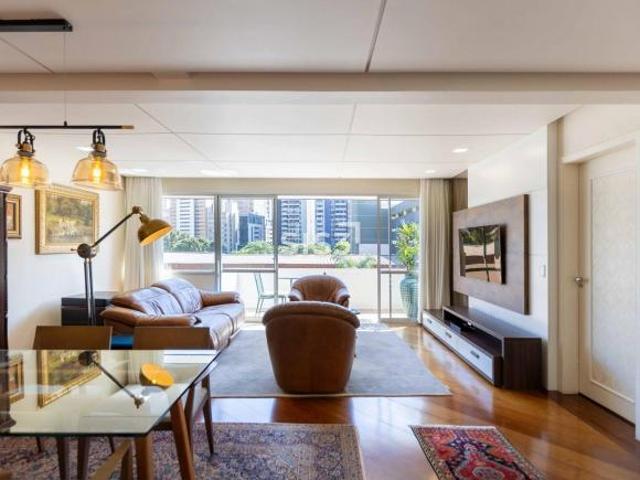Apartamento em frente ao Clube Curitibano