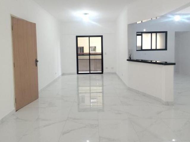 Apartamento em Guilhermina Praia Grande, SP