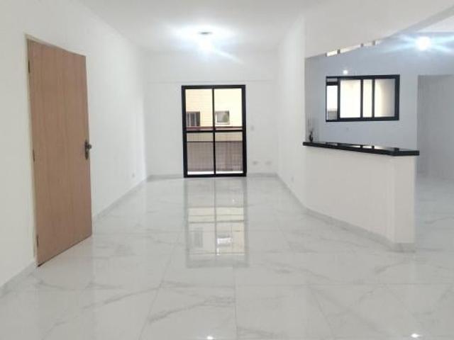 Apartamento em Guilhermina Praia Grande, SP