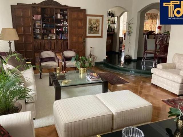 Apartamento em Higienopois, bem amplo, com 275m², com 4 quartos, bem localizado, com 4 vagas