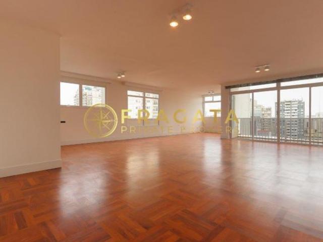 Apartamento em Higienópolis / Santa Cecilia com 210 m² com 3 vagas