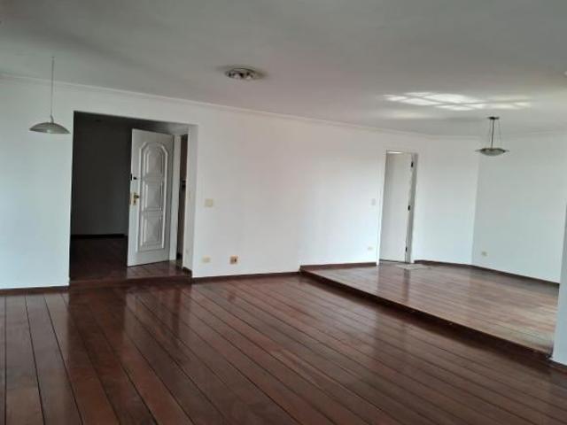 Apartamento em Jardim Fonte do Morumbi com 236m², 5 quartos, 2 suítes, 3 vagas
