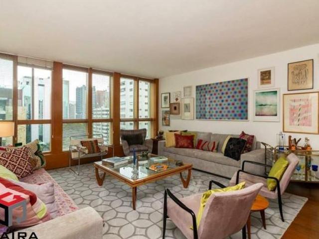Apartamento em Jardim Paulista com 256m²