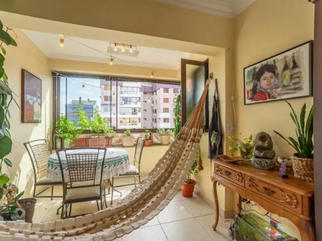 Apartamento em Menino Deus