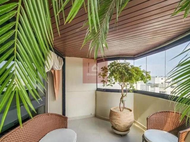 Apartamento em Moema, 4 suítes, 3 vagas 198m²