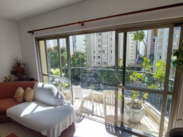 Apartamento em Moema à Venda 4 Quartos 2 Suítes, 2 Vagas, 160m² de Á.Ú