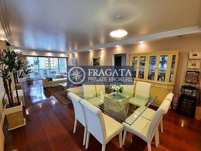 Apartamento em Moema com 3 quartos, 2 vagas