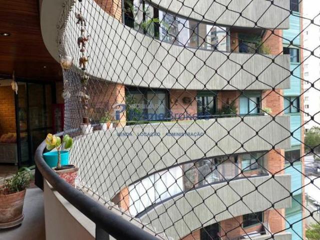 Apartamento em Moema com 149m²