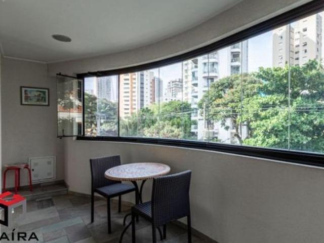 Apartamento em Moema com 140m²