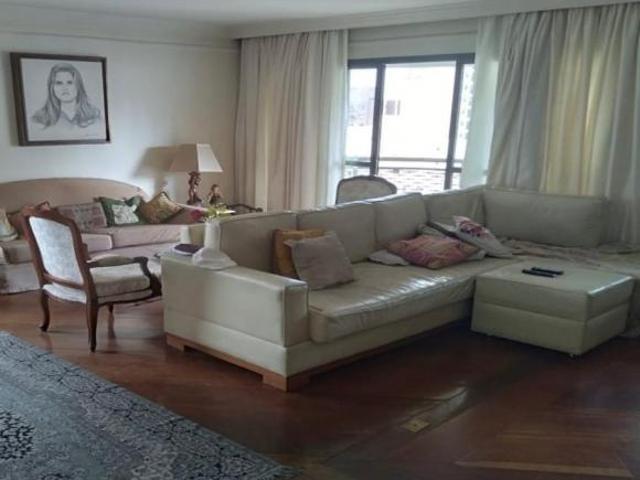 Apartamento em Moema com 159m², 3 suítes, 1 vaga