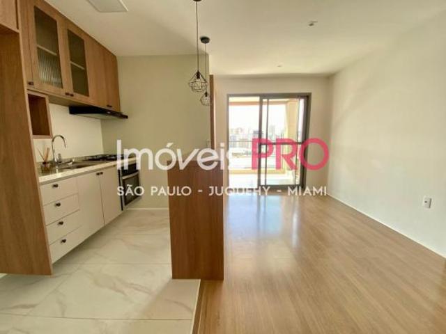 Apartamento em Moema com 2 dormitórios 64m²