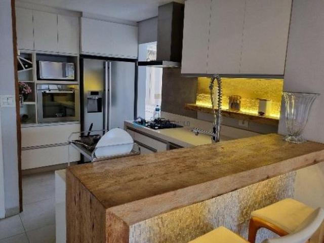 Apartamento em Moema com 2 Quartos, 3 Banheiros e 1 Vaga de Garagem