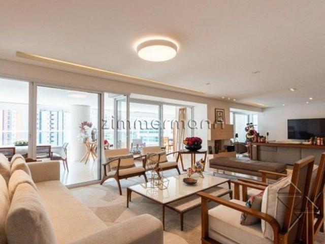 Apartamento em Moema com 4 quartos, sendo 4 suítes, 335m²