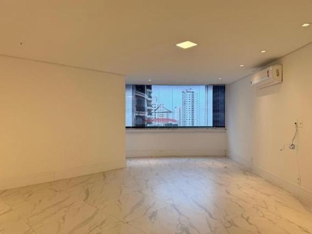 Apartamento em Moema! Condominium Club Ibirapuera! Alameda dos Jurupis, 900!.